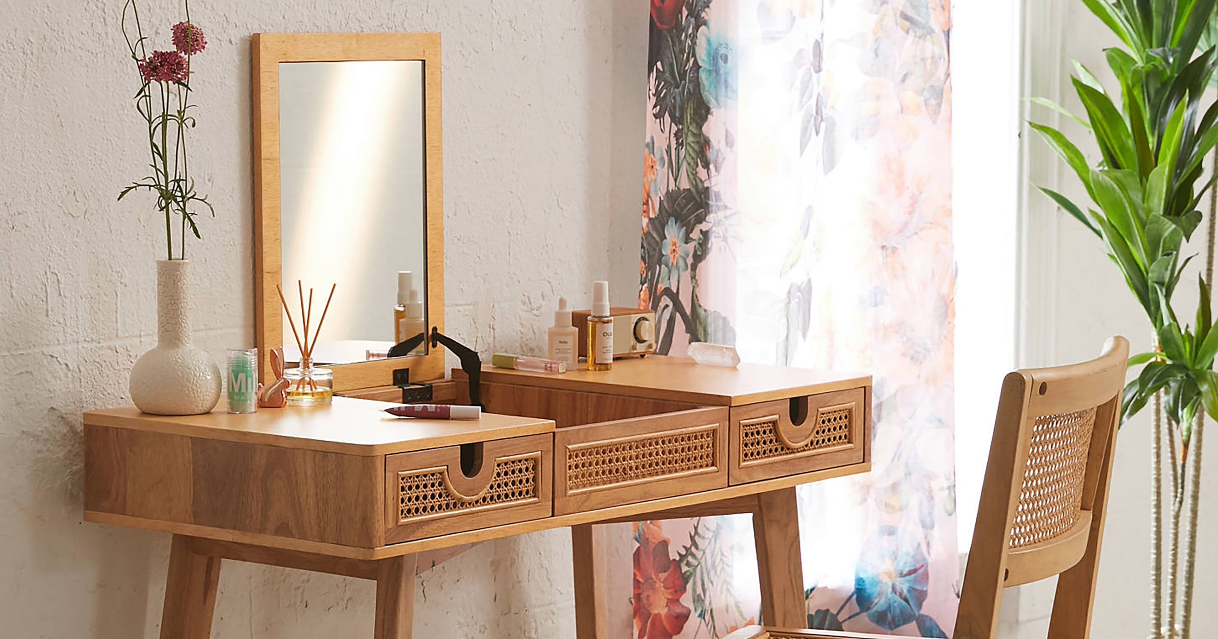 Instagram-Worthy Bedroom Office Ideas