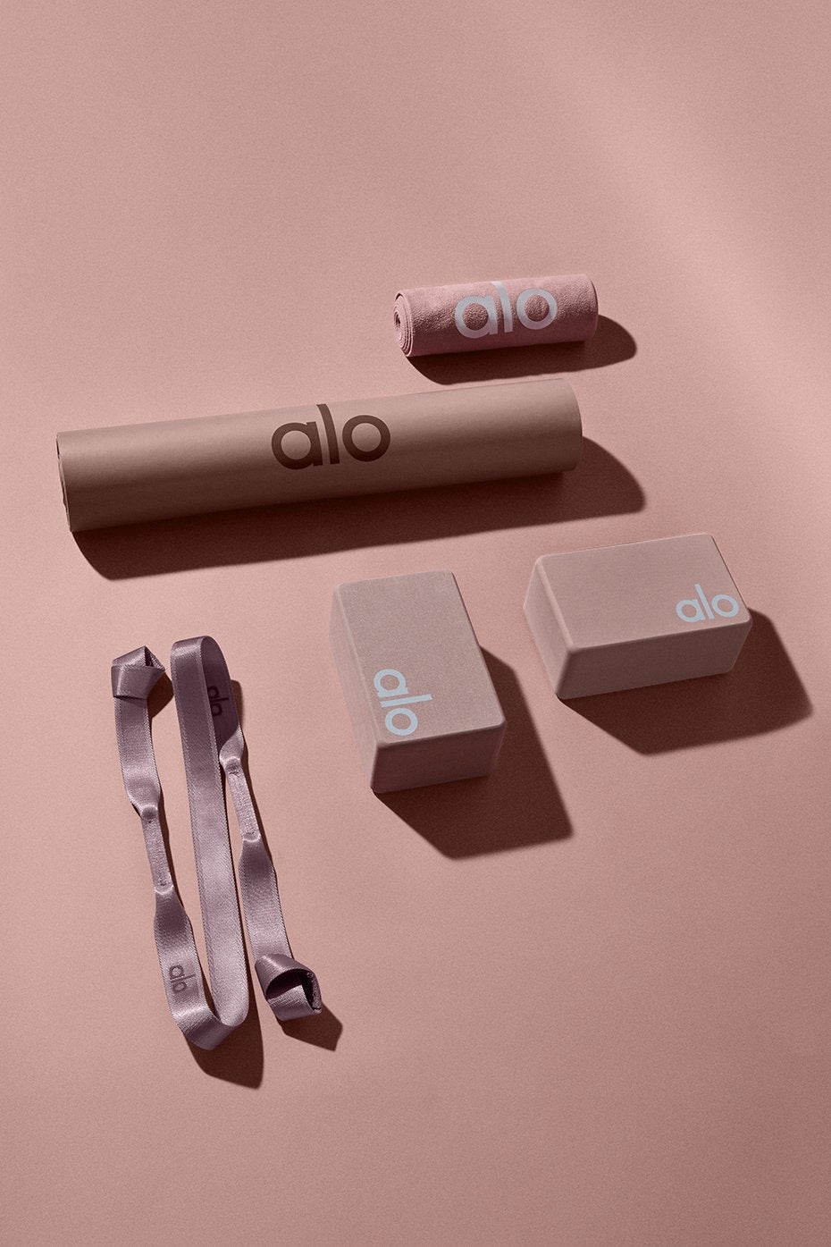 Alo Yoga + Essential Set