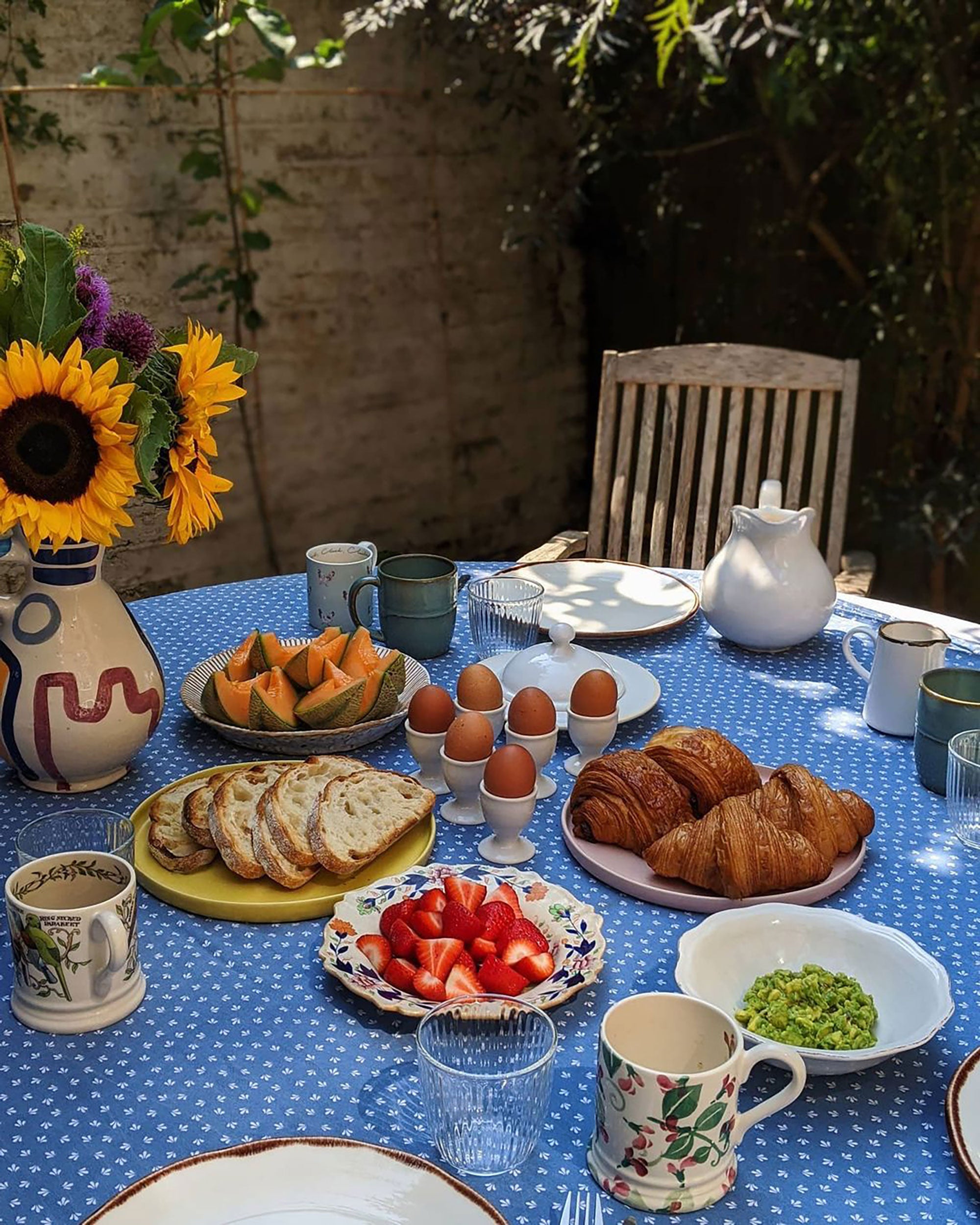 Delightful Breakfast Decoration Ideas to Brighten Your Mornings - Decor Delightful Breakfast Decoration Ideas to Brighten Your Mornings - Decor