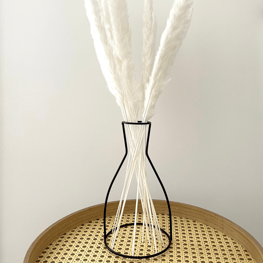 Contempee + Black Outline Vase no2