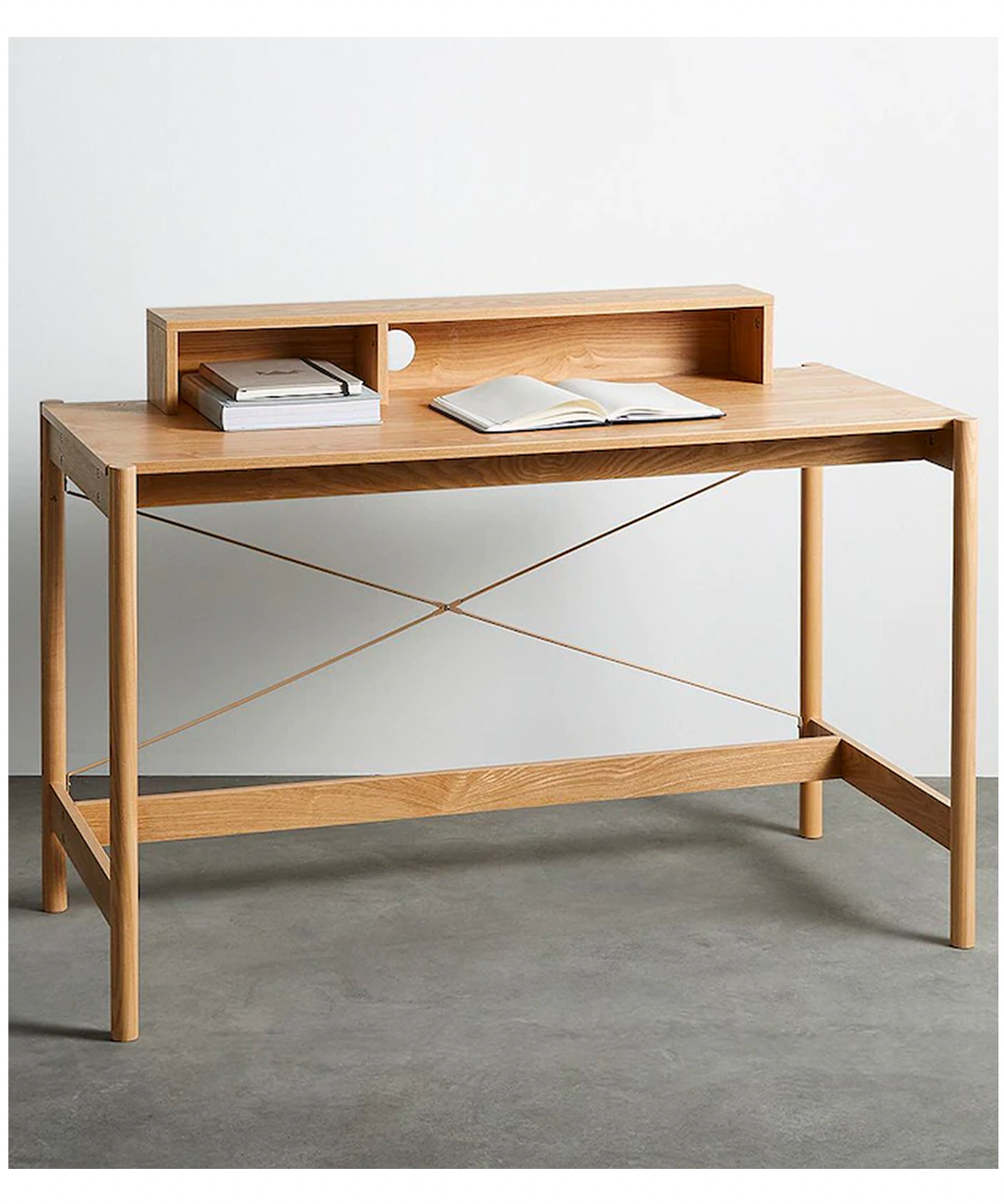 Target Akira Desk