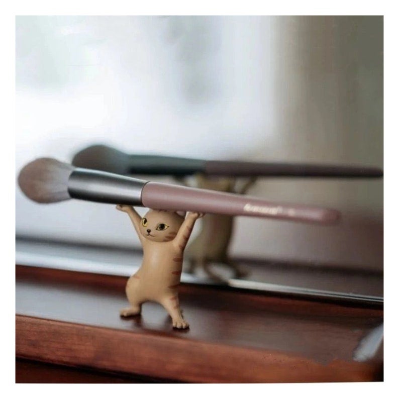 SQLifestyleBoutique + Set of 5 Cute Cat Holder For Desk Decor