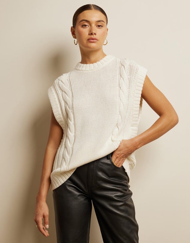 Minima Esenciales + Billie Cable Knit Vest