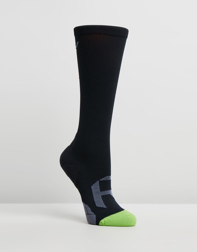 2XU + Compression Socks for Recovery
