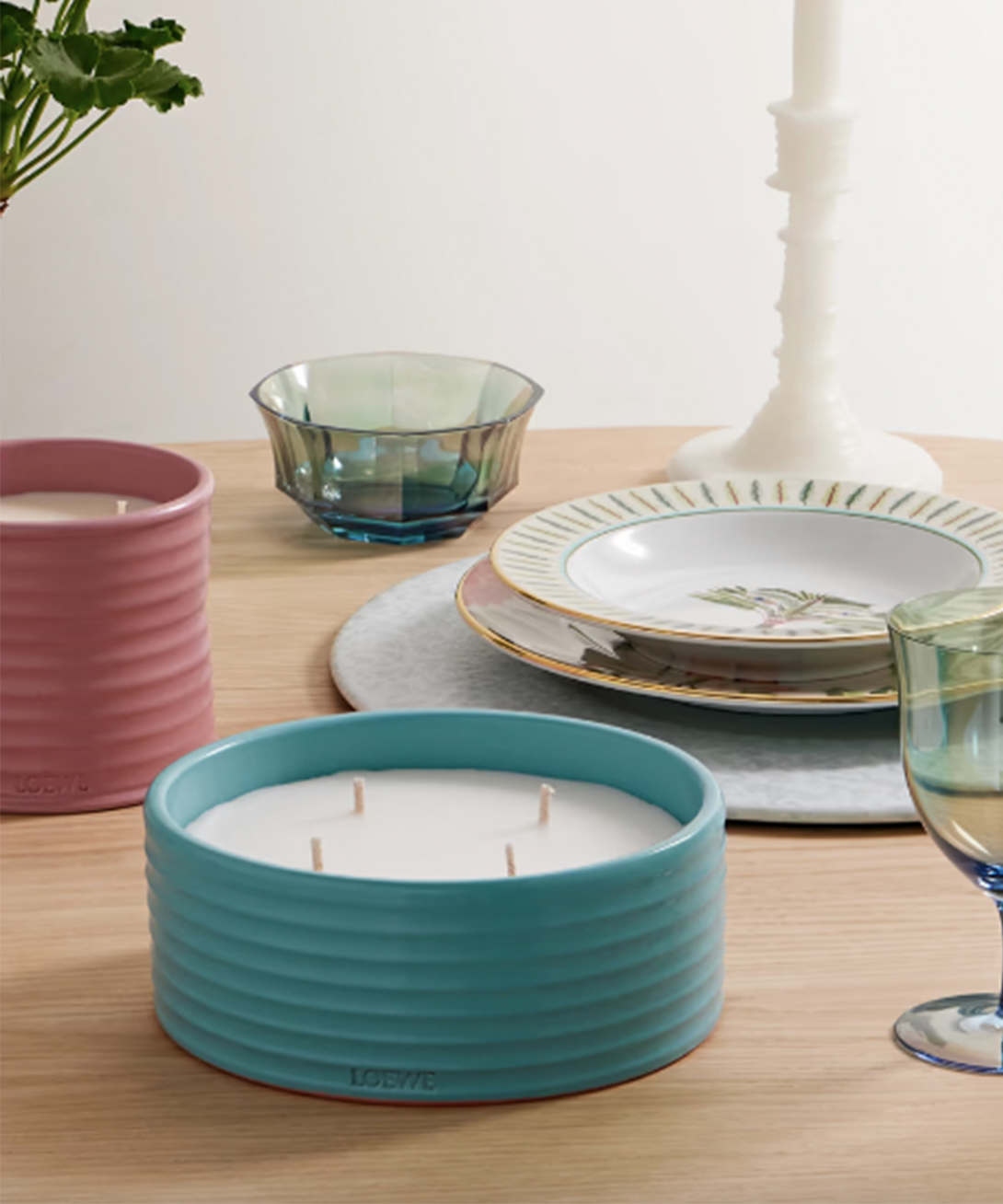 LOEWE HOME SCENTS + Geranium Large Scented Outdoor Candle