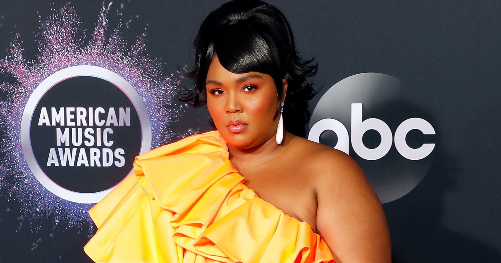 Lizzo's Red Carpet Tiny Purse Just Got Its Own Twitter