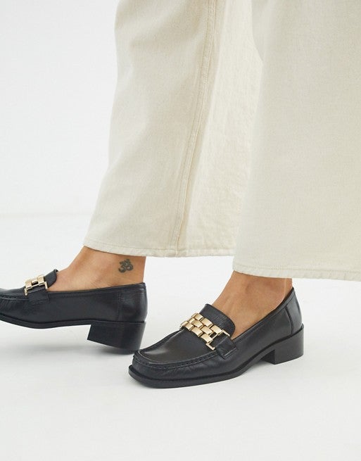 ASOS DESIGN + ASOS DESIGN Minimise square toe chain loafer in black