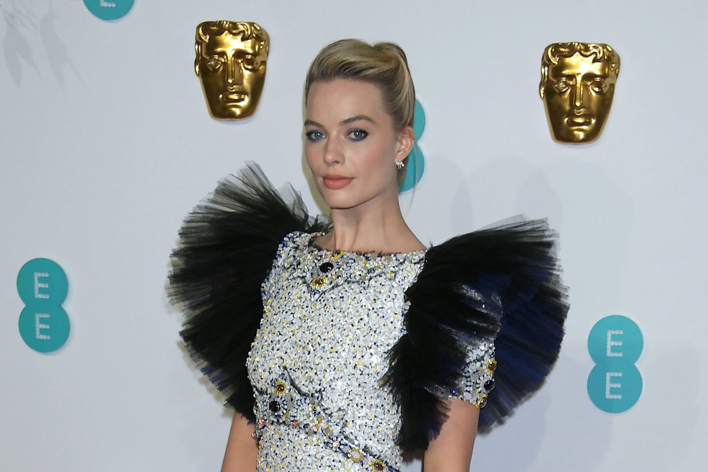 Why You’ll See Some Familiar Outfits On The BAFTAs Red Carpet – Top ...