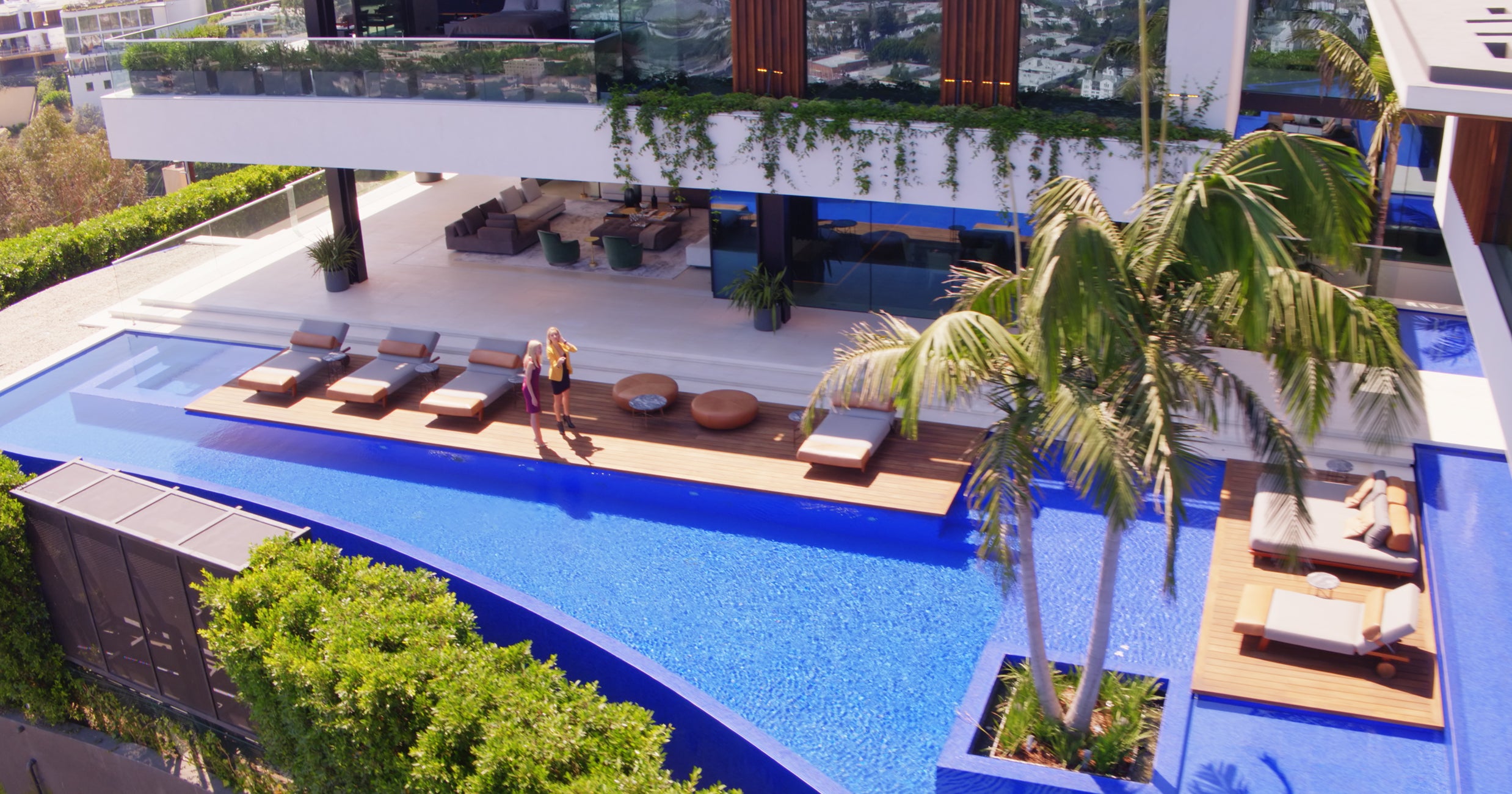 Netflix Releases Selling Sunset Season 2 Trailer