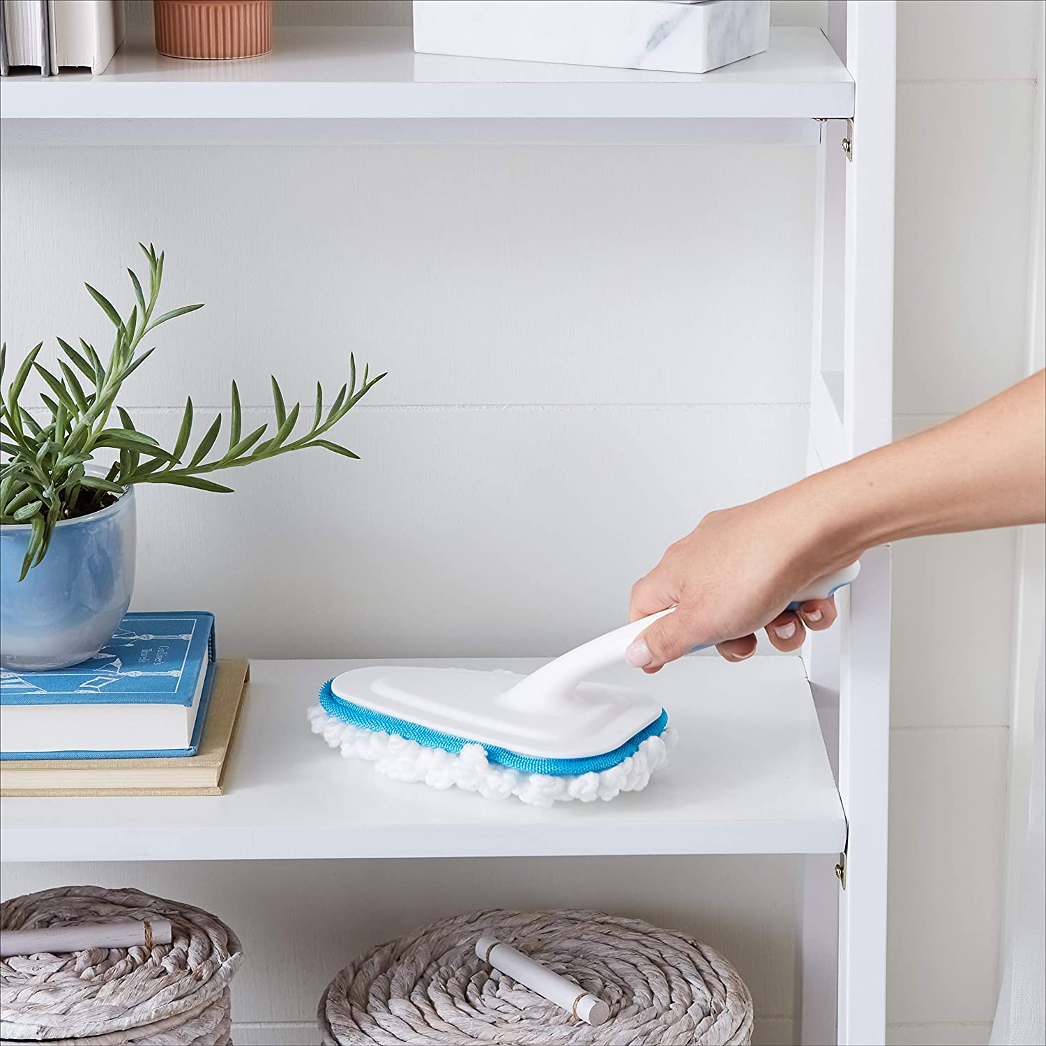 AmazonBasics + Cleaning Duster, 5-Pack, Blue & White